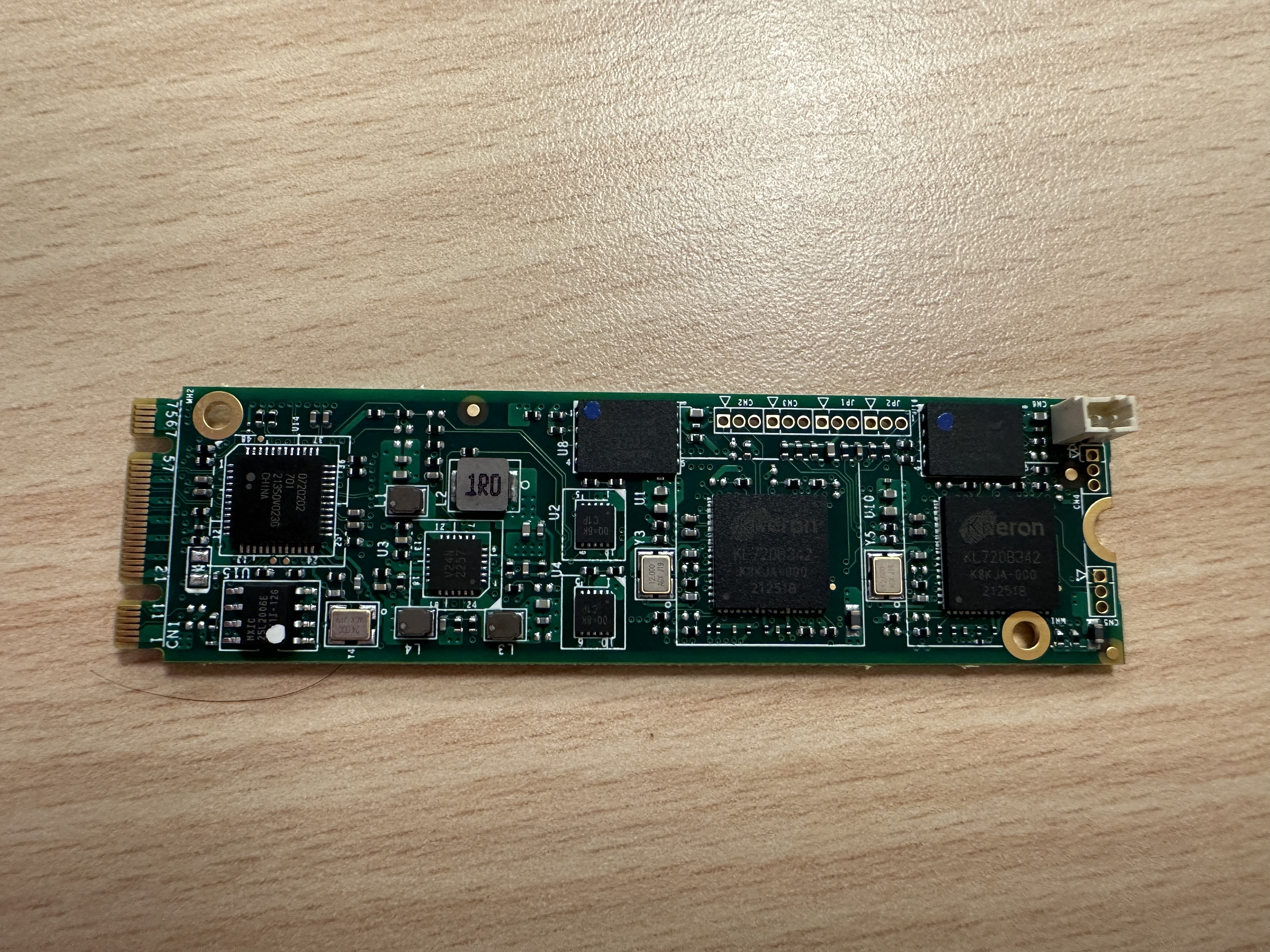 KNEO. Dual KL720 M2 2280 B Key